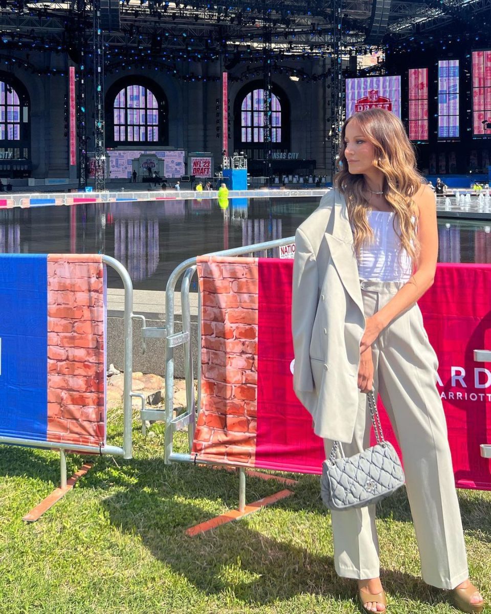 Kay Adam's Outfit Almost Get Her Kicked Out of Tottenham Hotspur ...